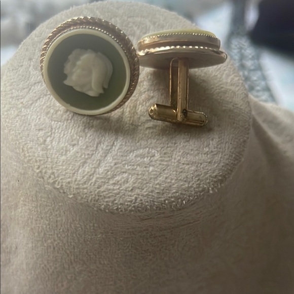 Accessories | Vintage Rare Elegant Gold And Green With White Cameo ...